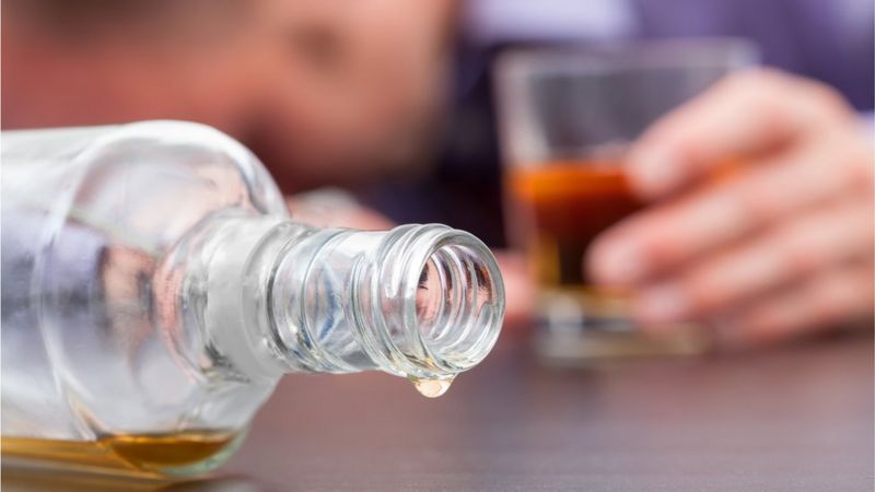 "Nunca me imaginé que sería un alcohólico a los 25 años" - BBC News Mundo