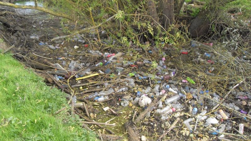 Harlow Council bemoans massive build-up of plastic river waste - BBC News