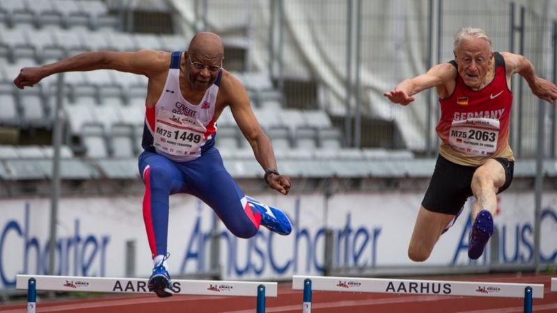 In pictures: Photographer 'in awe' of older athletes - BBC News