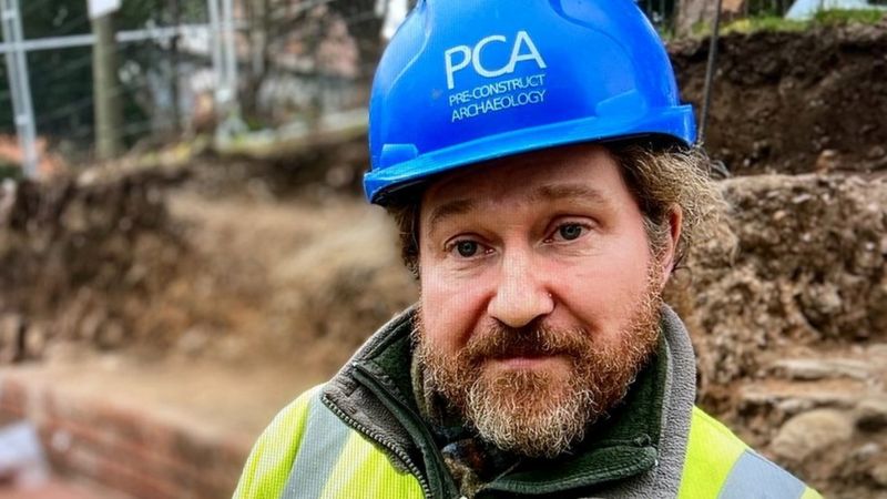 Newark: Archaeological dig reveals industrial past of castle site - BBC ...