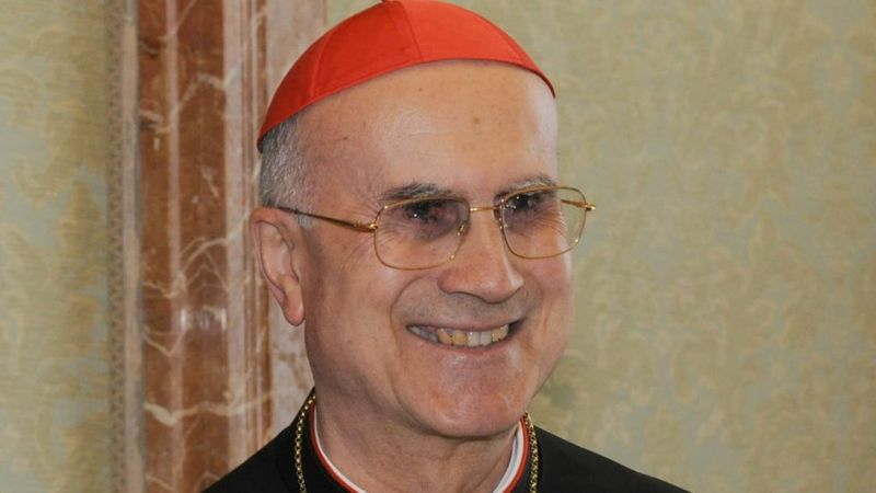 Italian cardinal makes donation after flat row - BBC News
