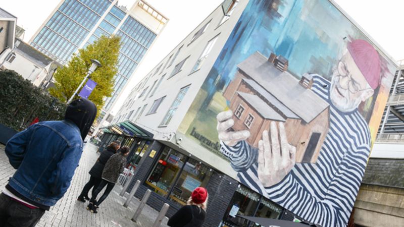 Cardiff water tower 50ft high mural unveiled - BBC News