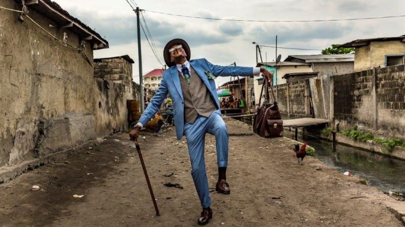Congo's sapeurs pass their style on to a new generation - BBC News