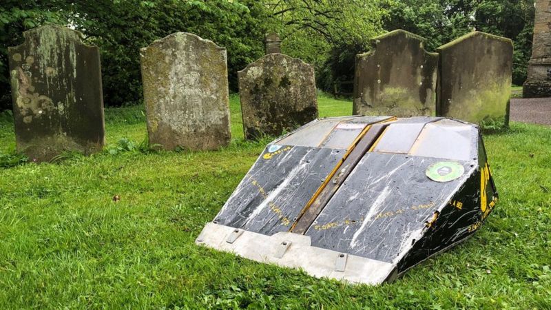Rex Garrod: Funeral held for Brum and Robot Wars star - BBC News