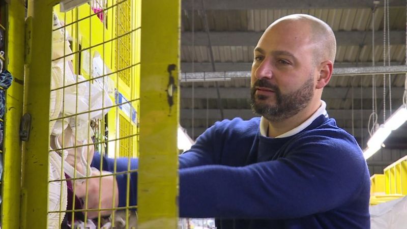 Used clothes: Why is worldwide demand declining? - BBC News