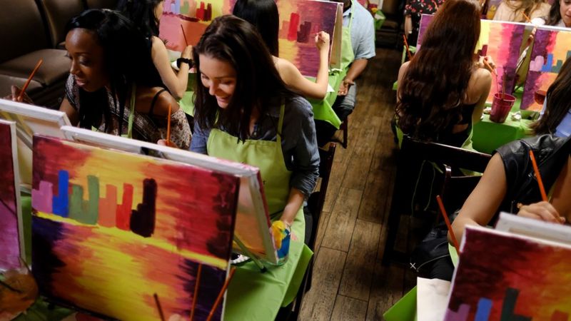 Art and wine: Learning to paint while drinking - BBC News