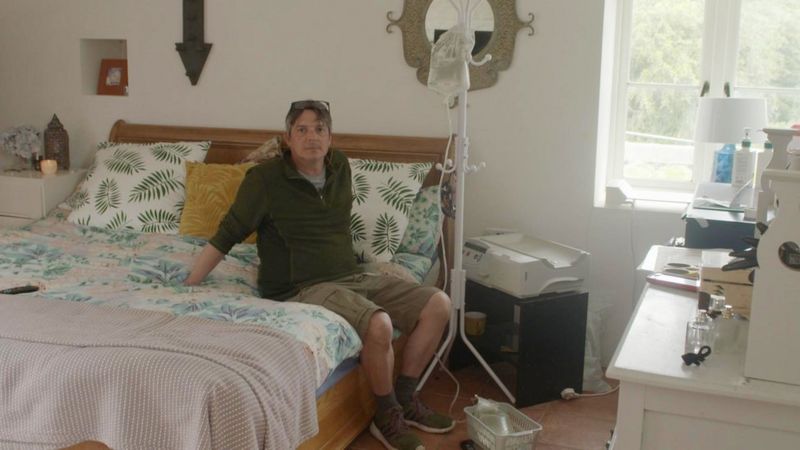 Iwan John a Steffan Rhys Williams: Cynnig aren i helpu ffrind - BBC ...