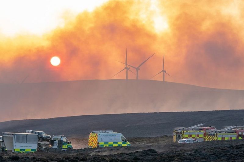 Major wildfire could be one of the largest for years - BBC News