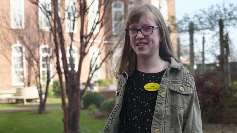 Devon transplant survivor honoured for raising awareness - BBC News