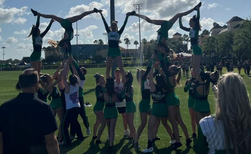 Nottingham cheerleaders win major prize at US contest - BBC News