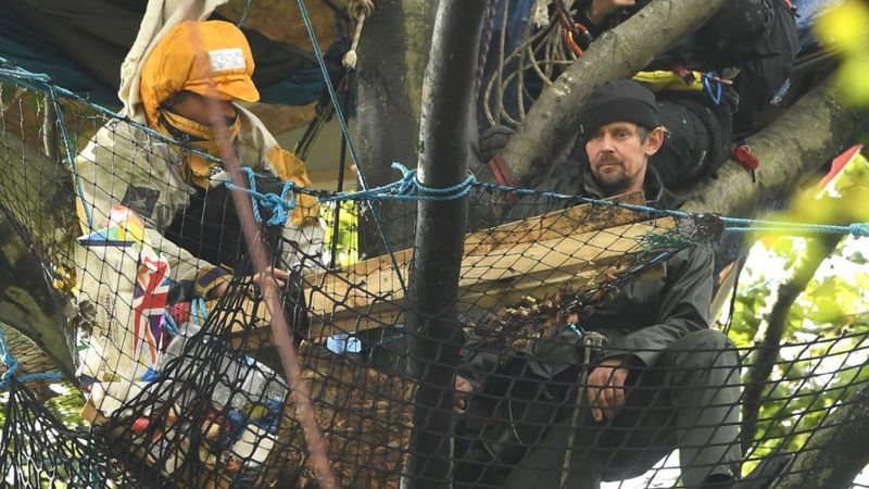 HS2: Eco activist Swampy charged after tree protest - BBC News