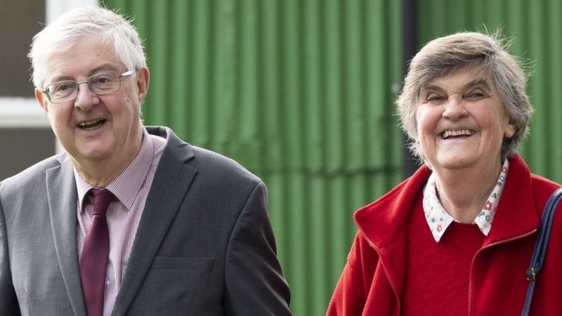 BBC and HTV broadcaster Nicola Heywood-Thomas dies at 67 - BBC News
