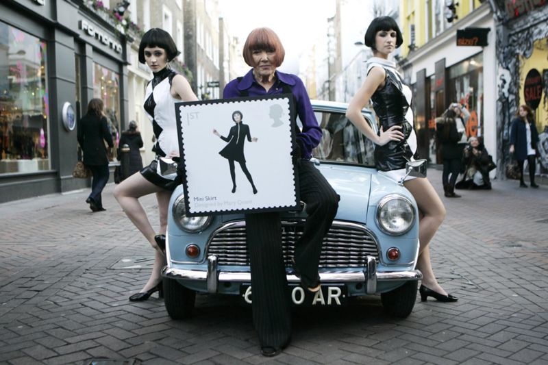 Mary Quant: The miniskirt pioneer who defined 60s fashion - BBC News