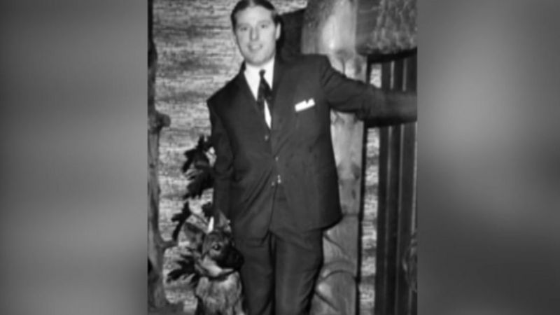 Tributes paid to Birmingham's 'King of Clubs' Eddie Fewtrell - BBC News