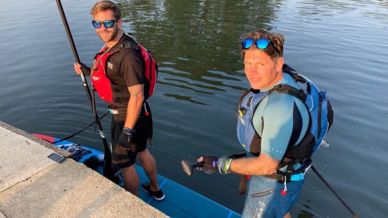 Pair attempt River Thames tandem paddleboard world record - BBC News