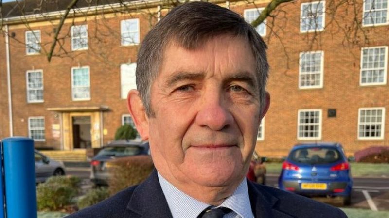 Swindon knife crime: Dozens arrested as police step up patrols - BBC News