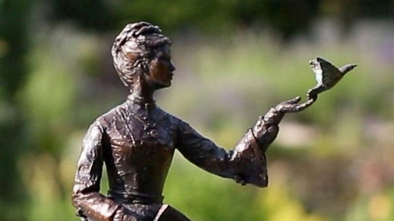 Emily Williamson: Plaque to honour RSPB founder unveiled - BBC News