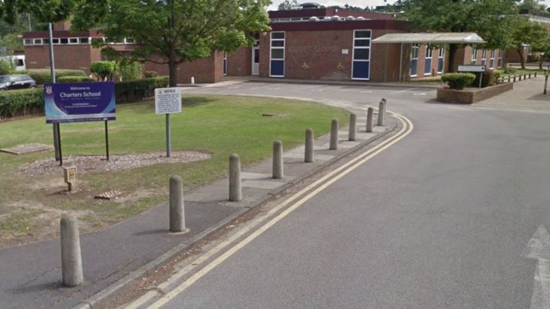 Charters School Ascot ends day early on Fridays to save money - BBC News