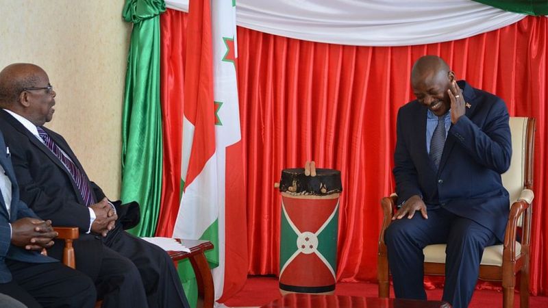 Benjamin William Mkapa: Matukio mbalimbali katika picha - BBC News Swahili