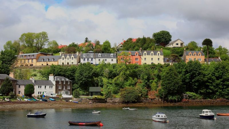 Life on the 82 other Great British islands - BBC News