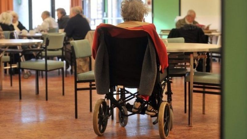 Frail, elderly people 'left to struggle alone' - BBC News