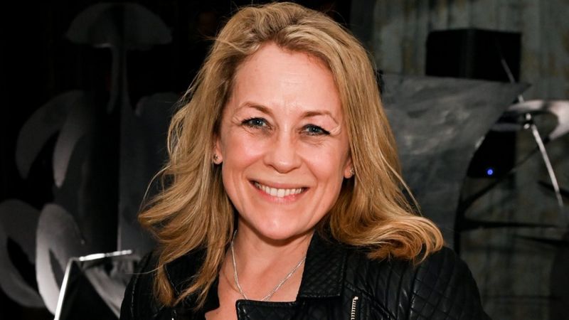 Sarah Beeny: TV presenter given all-clear following breast cancer ...
