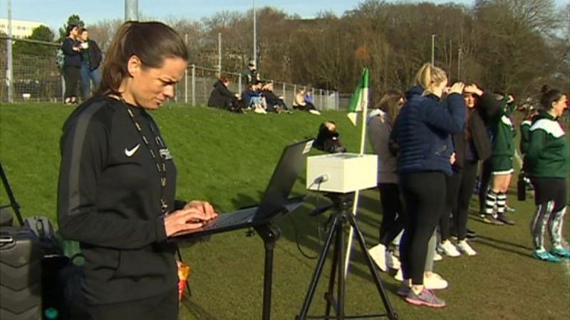 Rugby concussion: Swansea University study into protecting women - BBC News