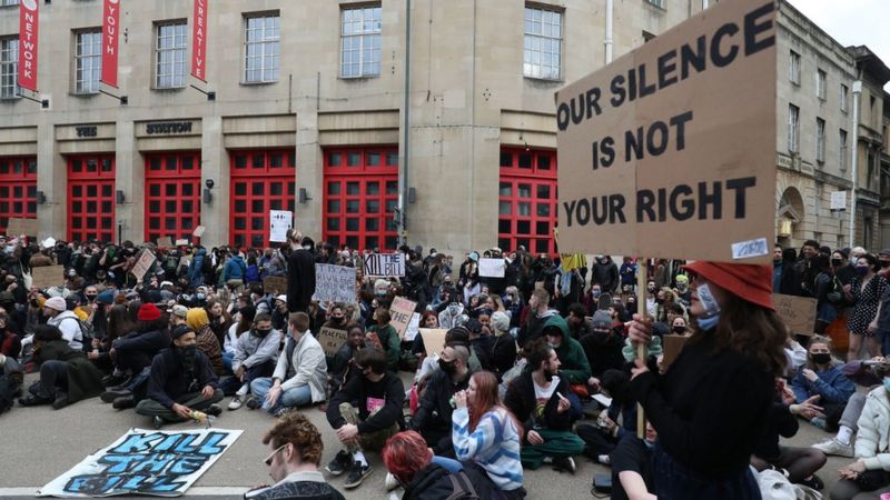 Bristol protest: Police attacked as 'Kill the Bill' demo turns violent ...