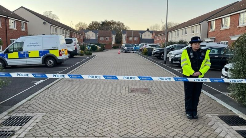 Man released over deaths of Jennifer and Stephen Chapple - BBC News