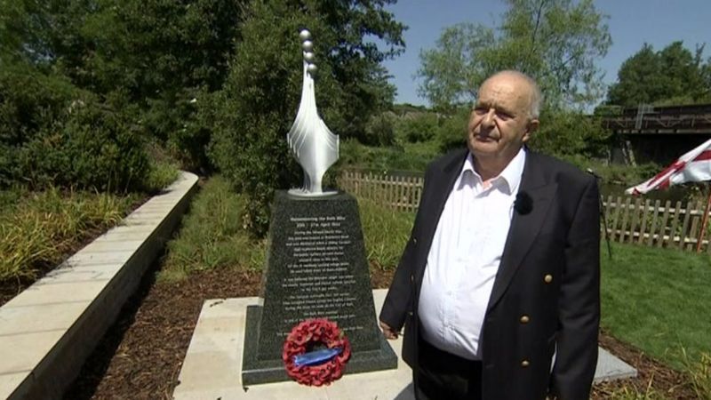 Bath Blitz memorial unveiled on site of WW2 explosion - BBC News