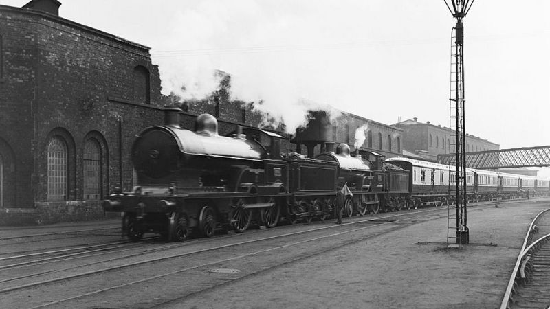 In pictures: Crewe's railway transformation marked in exhibition - BBC News