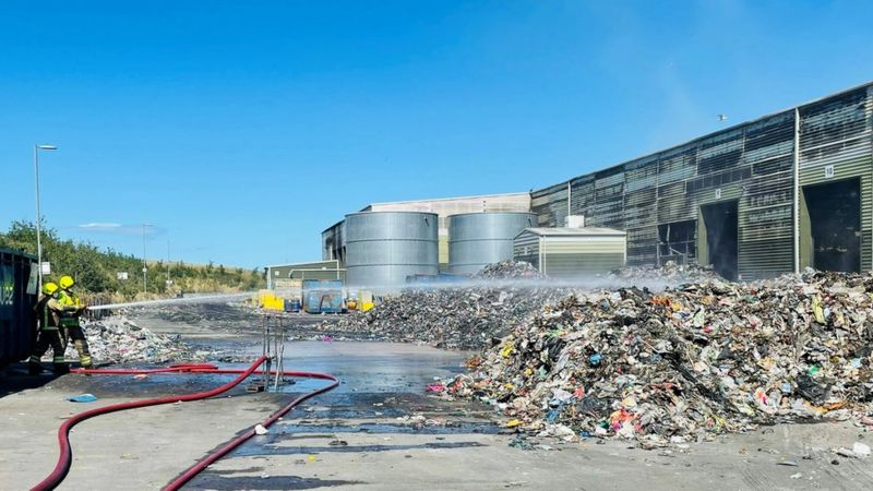 Batteries linked to hundreds of waste fires - BBC News