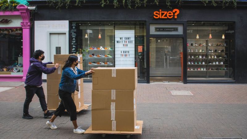 Covid: Shoppers 'must respect staff' when retail reopens - BBC News