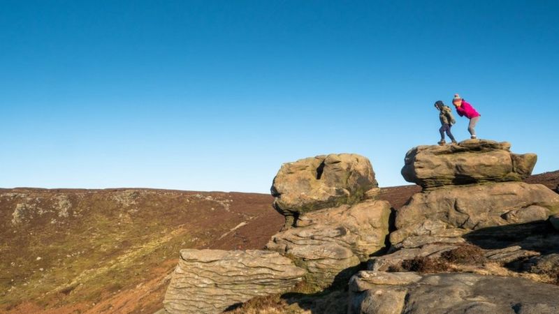 Kinder Scout: Nature reserve that saw 'mass trespass' extended - BBC News
