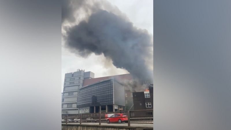 Newcastle fire: Smoke seen from Carliol Square blaze - BBC News