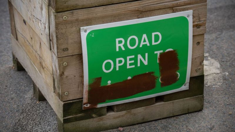 Tower Hamlets Council to scrap LTN road closure scheme - BBC News