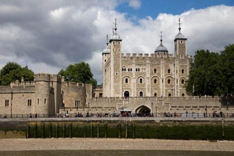 Beefeaters: What are they and what do they do? - BBC Newsround