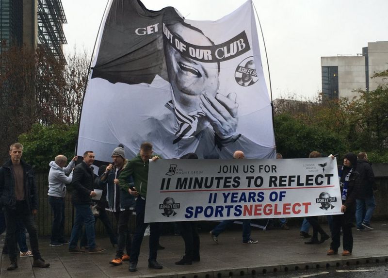 Newcastle United fans protest with 11th-minute walk-in - BBC News