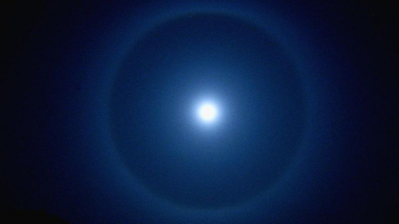 Moon halos spotted ahead of Storm Gerrit - BBC Weather