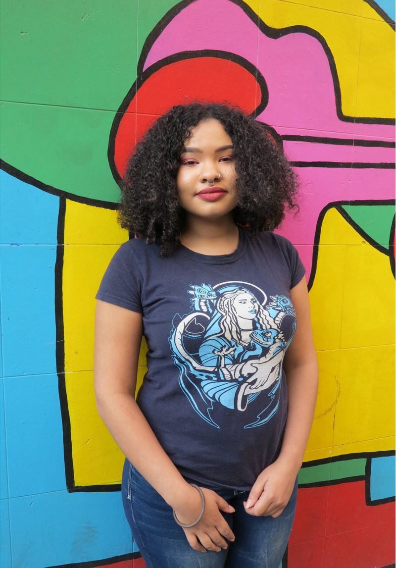 Celebrating curly hair with portraits and life stories - BBC News