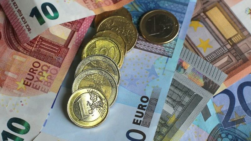 Two Italy 'Ndrangheta mafia bosses found in bunker - BBC News