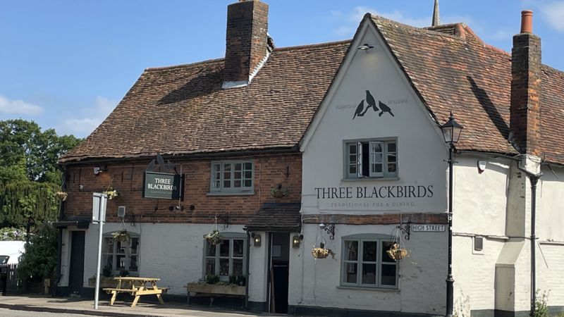 Flamstead: Village loses two of its three pubs in a day - BBC News