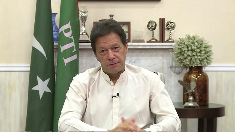 Imran Khan sworn in as Pakistan prime minister - BBC News