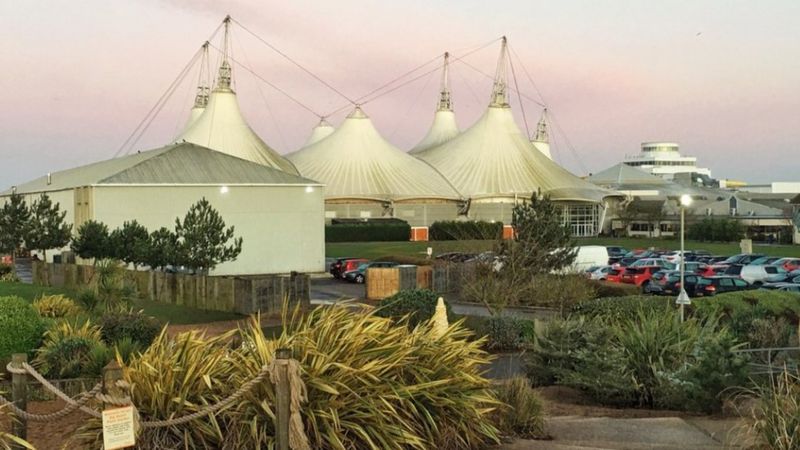 Holidaymakers return to Butlins after 'unidentified package' alert ...