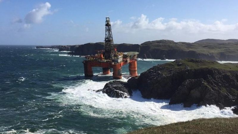A huge oil rig has been blown on to a Scottish beach - BBC Newsround