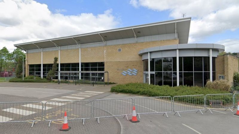 Harrogate Hydro pool refurbishment costs rise blamed on delays - BBC News