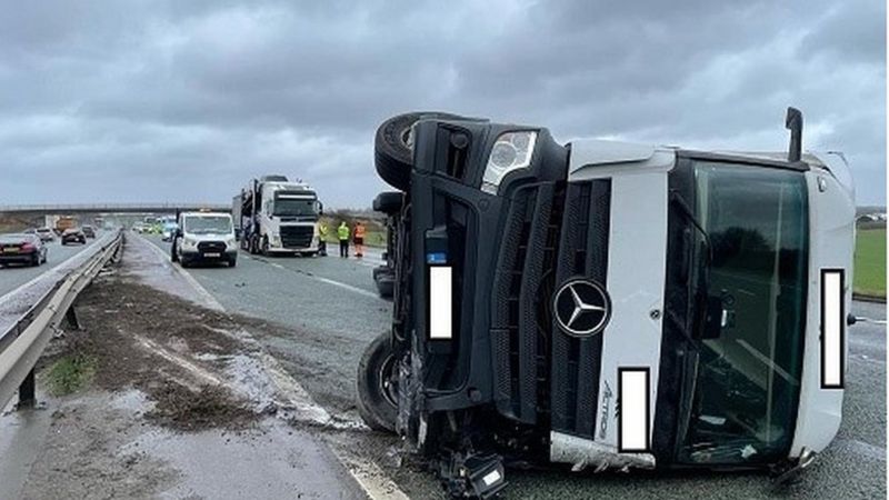 Storm Eunice: M56 shut as lorry overturns in high winds - BBC News