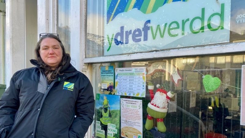 People in Blaenau Ffestiniog fear Y Dref Werdd could close - BBC News
