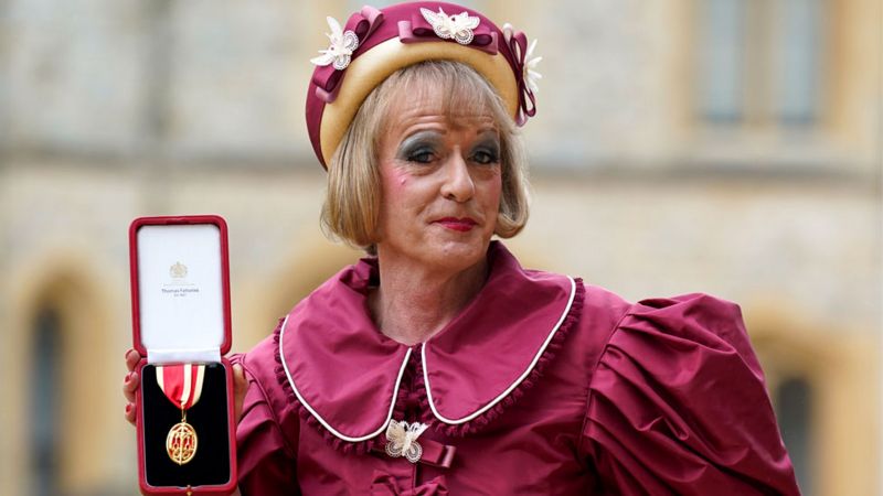 Grayson Perry accepts knighthood from Prince William at Windsor Castle ...