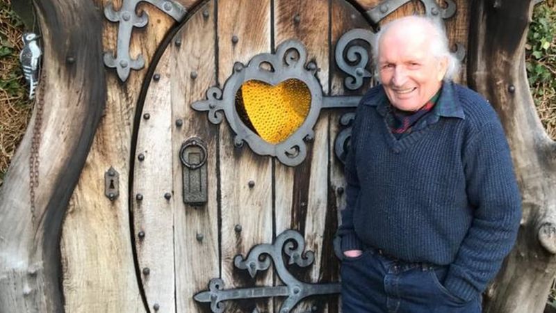 The Hobbit first edition found in charity shop sells for £10,000 - BBC News